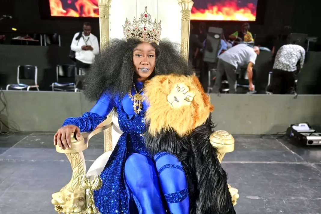 Terri Lyons’ reign continues as she is crowned Queen for a fourth year ...